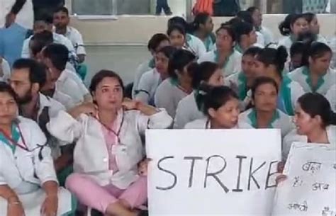 Greater Noida Doctors On Strike ग्रेटर नोएडा के Gims में डॉक्टरों की