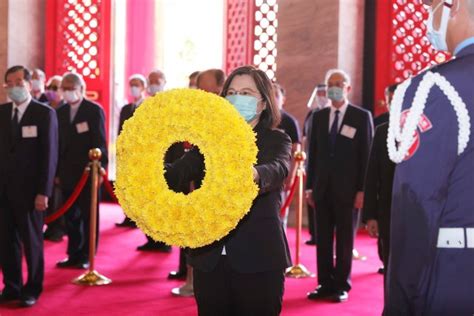 蔡英文赴忠烈祠秋祭 赖清德、苏贞昌陪祭
