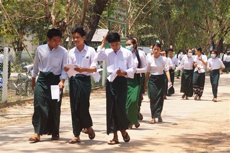 ထန်းတပင်မြို့နယ်၌ တက္ကသိုလ်ဝင်စာမေးပွဲ ရူပဗေဒဘာသာရပ်ကို ကျောင်းသား၊ က