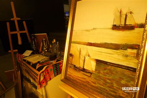 国内首例！机器人 小冰”中央美院开画展