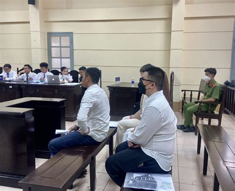 Trang Nemo Li N T C L Y Tay Che M T Khi Xu T Hi N T A Chi U Saostar Vn