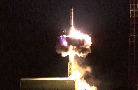 រុស្ស៊ីសាកល្បងមីស៊ីលអន្តរទ្វីបអាចបំពាក់ក្បាលគ្រាប់បរមាណូដោយជោគជ័យ សារព័ត៌មាន នគរវត្ត