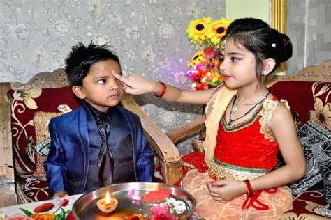 Bhai Dooj 2022 भाई दूज पर बहनें भाइयों को क्यों देती हैं गाली जानिए