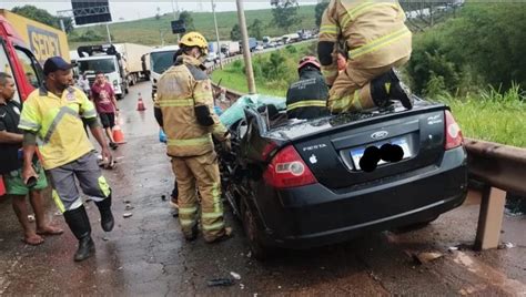 BR 040 Homem Morre E Mulher Fica Ferida Em Acidente Em Conselheiro