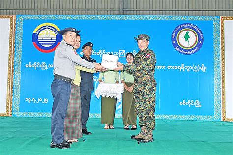စစ်ကိုင်းမြို့တွင် ငလျင်ဒဏ်သင့်ဝန်ထမ်းများနှင့် မိသားစုဝင်များအား စားရေရိက္ခာ ၅ မျိုးအတွက် ထောက