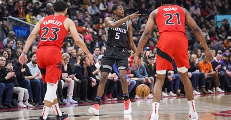 Fox Has 27 Points And 10 Assists Kings Beat Raptors 124 123 Cbs