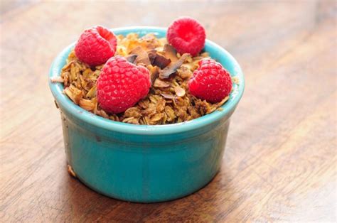 Premium Photo Sin Apple Raspberry Crumble With Whipped Cream