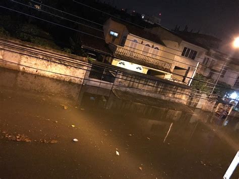 Chuva Deixa Ruas Alagadas Na área Central De Campos No Rj Norte