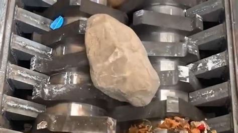 老外把石头放进粉碎机石头能被粉碎吗结果让人意想不到 科技 科学实验 好看视频