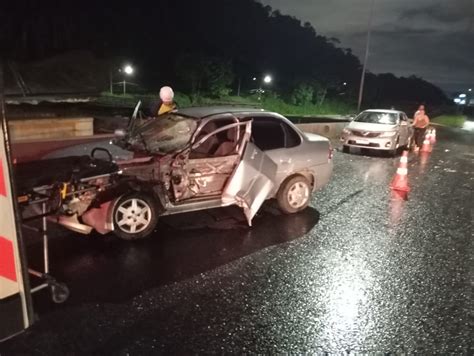 Acidente Entre Dois VeÍculos Na Br 101 Deixa Homem Ferido