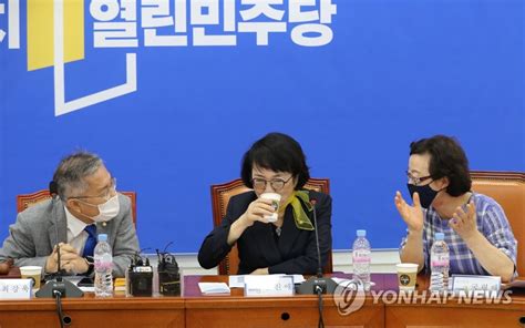 대화하는 열린민주당 최강욱 김진애 국령애 연합뉴스