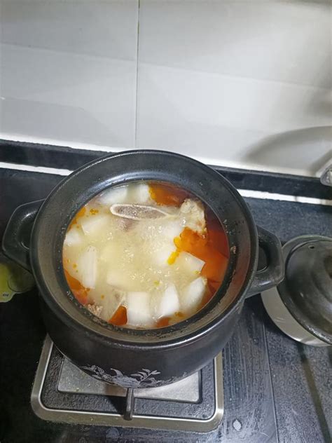 【番茄🍅牛骨汤图片】爱吃懒得做的女人下厨房