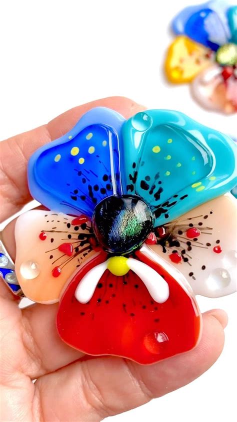 Кулон Анюта цветное стекло Стеклянные украшения Стеклянные цветы Цветное стекло