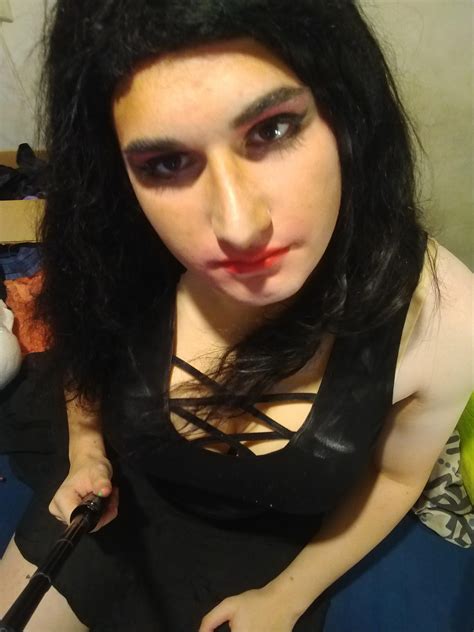 Am I kissable? : r/femboy