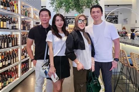 Dibilang Celana Pramuka Intip Anehnya Gaya Pakaian Syahrini Dengan