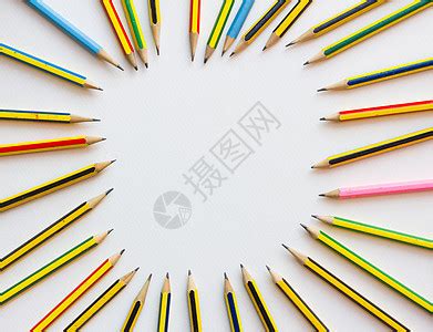 空白笔记本和铅笔黑木桌上的红铅笔和空高清图片下载 正版图片503954246 摄图网
