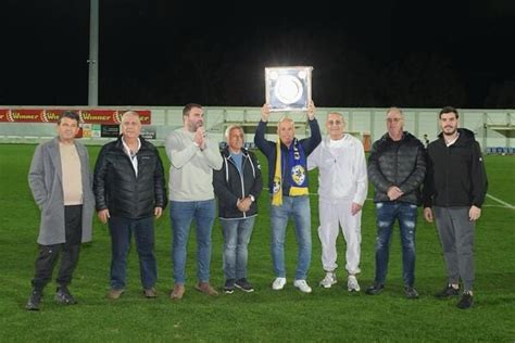 טקס הוקרה מרגש במכבי יבנה כבוד לשחקן העבר ראובן אלקבץ Be106 חדשות יבנה