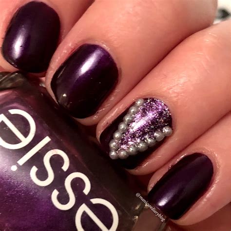 Manicure Diary Essie Sexy Divide