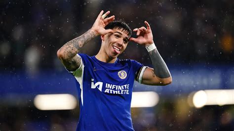 Chelsea 3 2 Brighton Ten Man Blues Hold On For Win Despite Late Joao