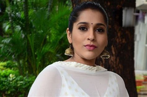 Anchor Reshmi Opens About Love Affair With Sudigali Sudheer రషమ సధరల అడరసటడగ