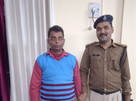 20 हजार रिश्वत लेते दबोचे गए निगरानी विभाग की टीम ने रिश्वत लेते