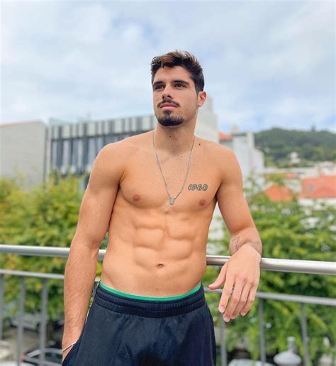 Pedro Neto Rshirtlesscelebmen