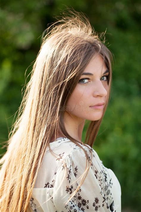 Belle Fille Aux Cheveux Longs Photo Stock Image Du Fascination été