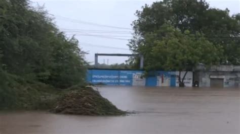 Gujarat Floods Death Toll Reaches 15 Pm Modi Dials Cm Bhupendra As