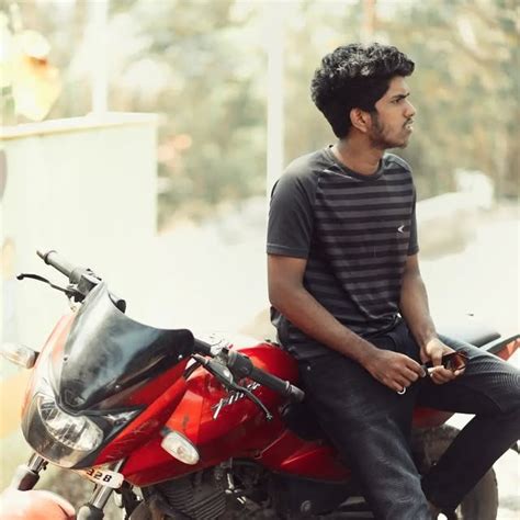 𝐒𝐚𝐲𝐚𝐧𝐭𝐡🍇 Sayanth Pk • Threads Say More