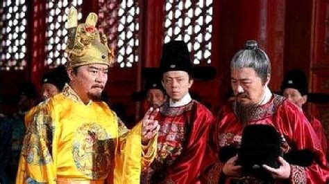 朱元璋当上皇帝后，儿时好友来找他，说几句话后，朱元璋说：杀了 文化历史 野史秘闻 好看视频