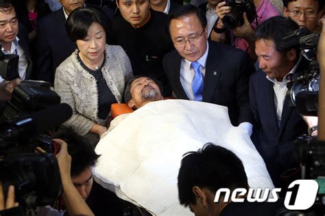 단식 강기갑 대표 병원행 뉴스1