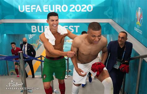 عکس امباپه پیراهن اسطوره‌اش را گرفت شکار لحظه ویژه کنار رونالدو