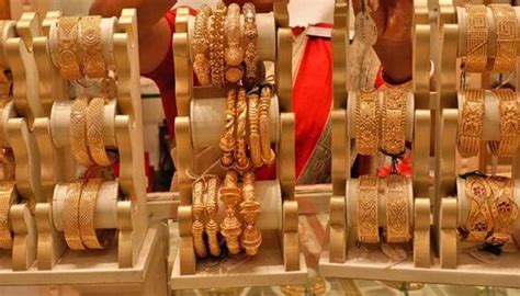 Gold Price Plummets By Rs2 500 Per Tola Amid Cyclone Concerns