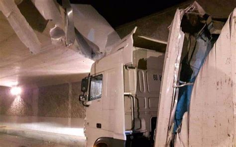 Essonne un camion s encastre sous la RN 7 circulation bloquée dans