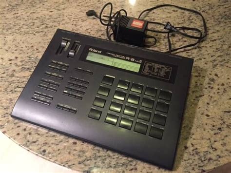 Roland R8 Drum Machine Drum Machine Music Machine Synthesizer
