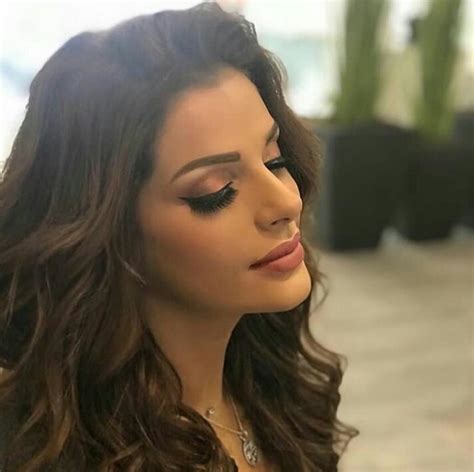 الراقصة مايا تدافع عن أغنية فاتي جمالي وتقصف الداودية في رسالة مشفرة