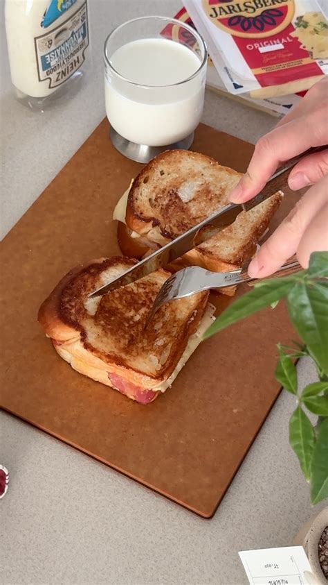 감자하우스 집꾸미기 홈스타일링 신혼집 제품제공 요즘 눈 뜨자마자 찾는 이 공간🏠 진주도 소파가 좋은지 자꾸 소파 근처를 어슬렁어슬렁 소파 위로 올려 주면