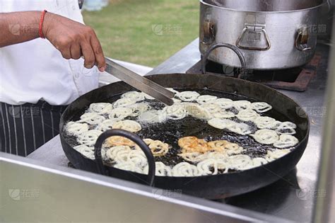 印度厨师烹饪传统的甜姜饼