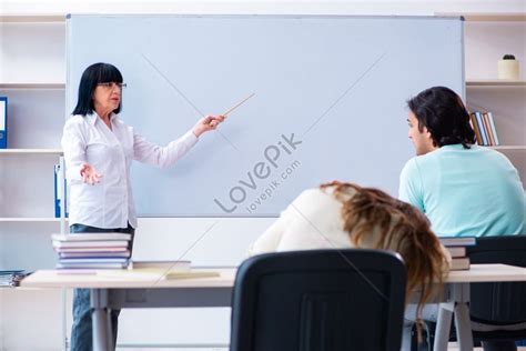 Old Teacher And Students In A Classroom Photo Picture And Hd Photos