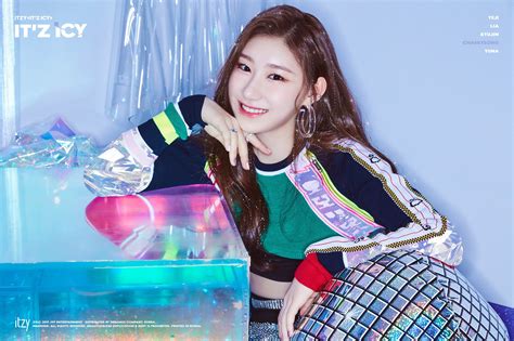 Itzy เตรียมคัมแบค Itz Icy ส่งรูปทีเซอร์สมาชิกคนสุดท้าย Yuna