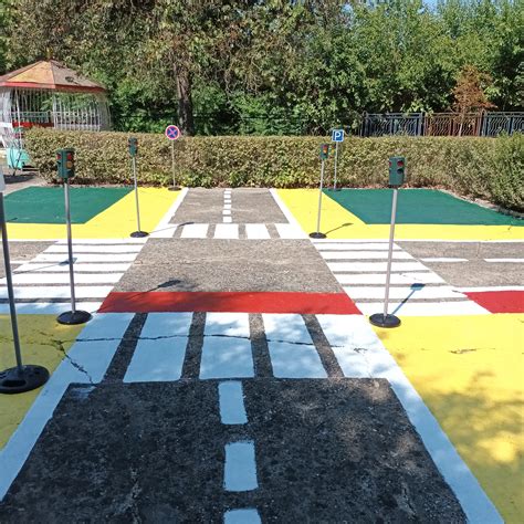 Площадката за обучение на правилата за движение по Дневен център за деца и младежи с