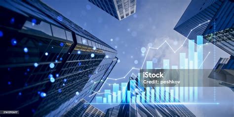 흐릿한 밝은 Bokeh 도시 배경에 빛나는 성장 비즈니스 차트 재정적 성장과 성공 개념 이중 노출 0명에 대한 스톡 사진 및 기타 이미지 Istock