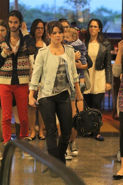 Priscila Fantin Priscila Fantin Passeia Com O Filho No Rio