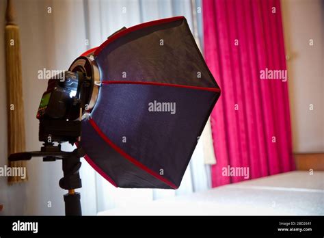 Soft Box Diffuser For Speed Light Speed Lite Stock Photo Alamy