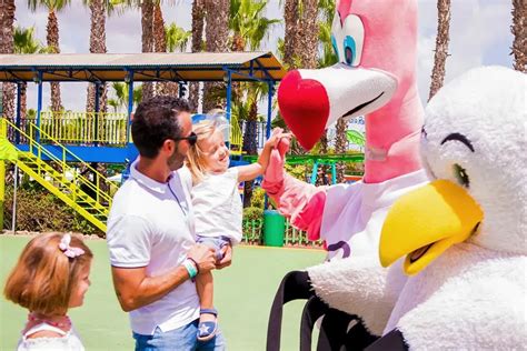 Pola Park Con Niños Atracciones Y Espectáculos Para Toda La Familia