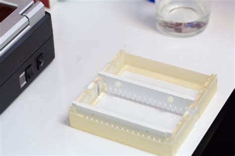 Agarose 젤으로 분석 샘플 및 Dna의 분리를 위한 장비는 실험실에서 파편 Dna에 대한 스톡 사진 및 기타 이미지