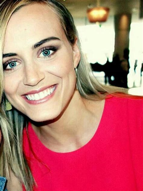 Taylor Schilling Selfie Celeblr