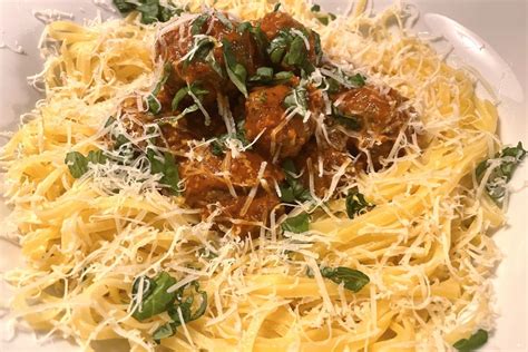 Kjøttboller Med Pasta Og Tomatsaus Steike God Mat