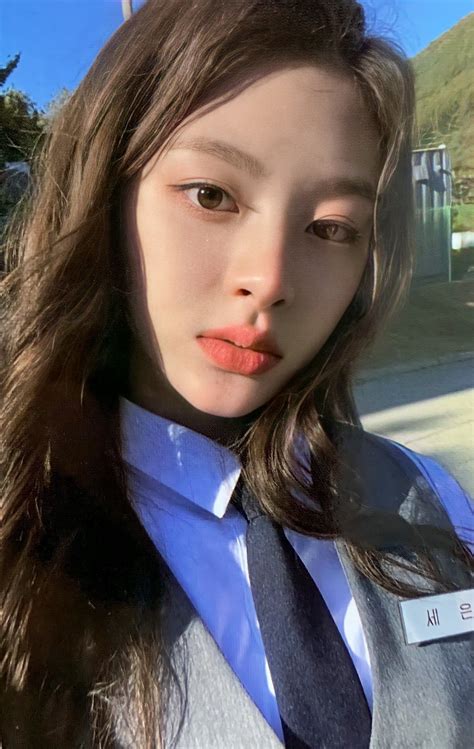 Épinglé Par Bernice Sur Stayc Amour