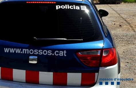 Vídeo Hallan a mujer sin vida en Barcelona su hijo se habría